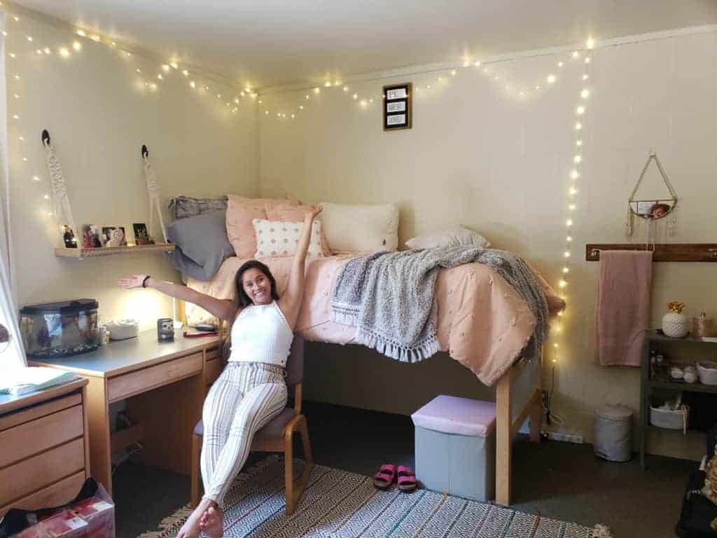 24 Photos of Insanely Beautiful & Organized Dorm Rooms - By Sophia Lee
