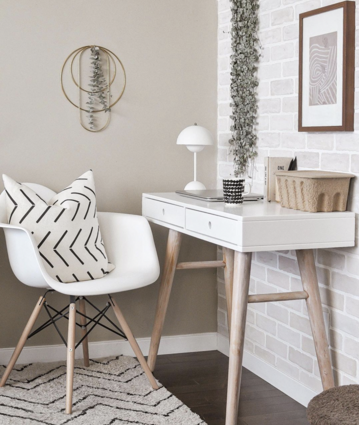 19 Aesthetic Desk Decor Ideas That’ll Make You Actually Want To Work ...