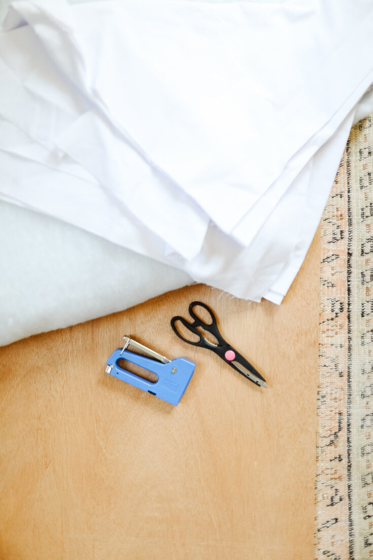 The Easiest Way To Make A DIY Pinboard - By Sophia Lee