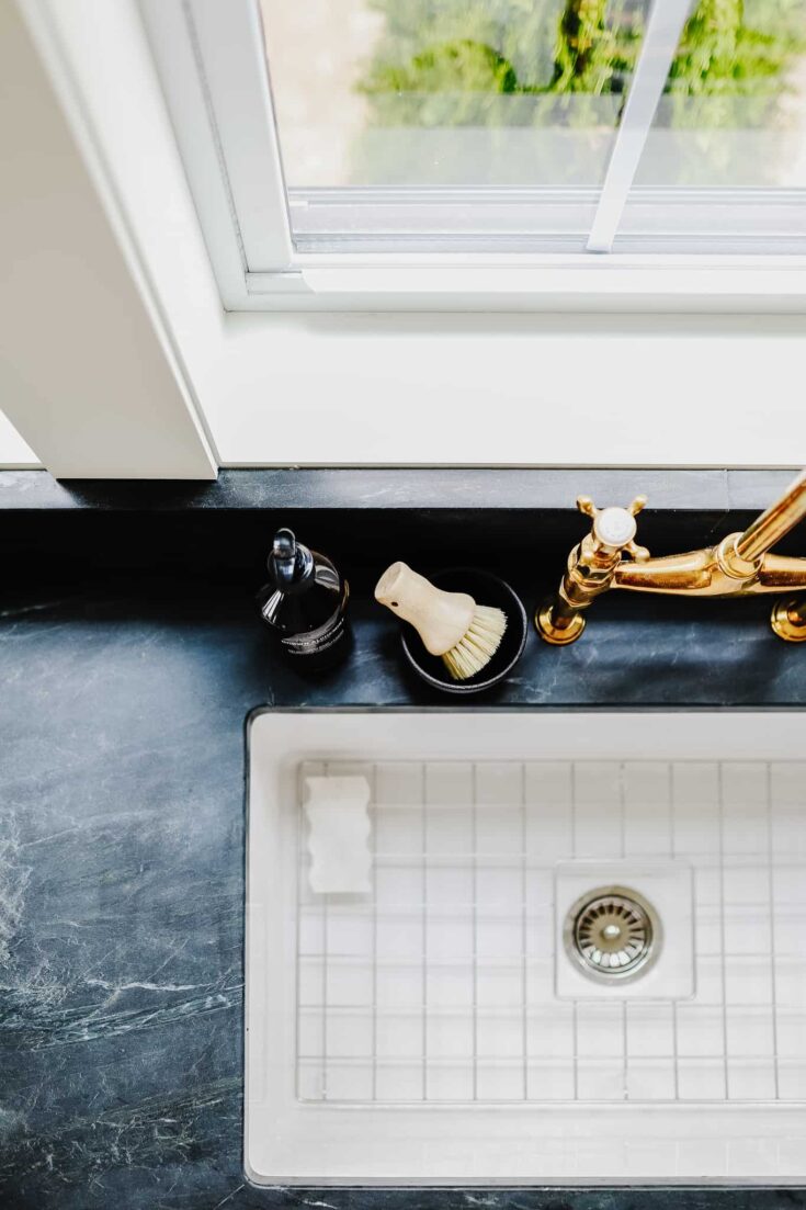 The Easiest Way To Make A DIY Pinboard - By Sophia Lee