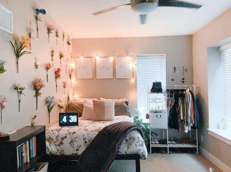 15 Genius Dorm Wall Decor Ideas That Are Insanely Cute - By Sophia Lee